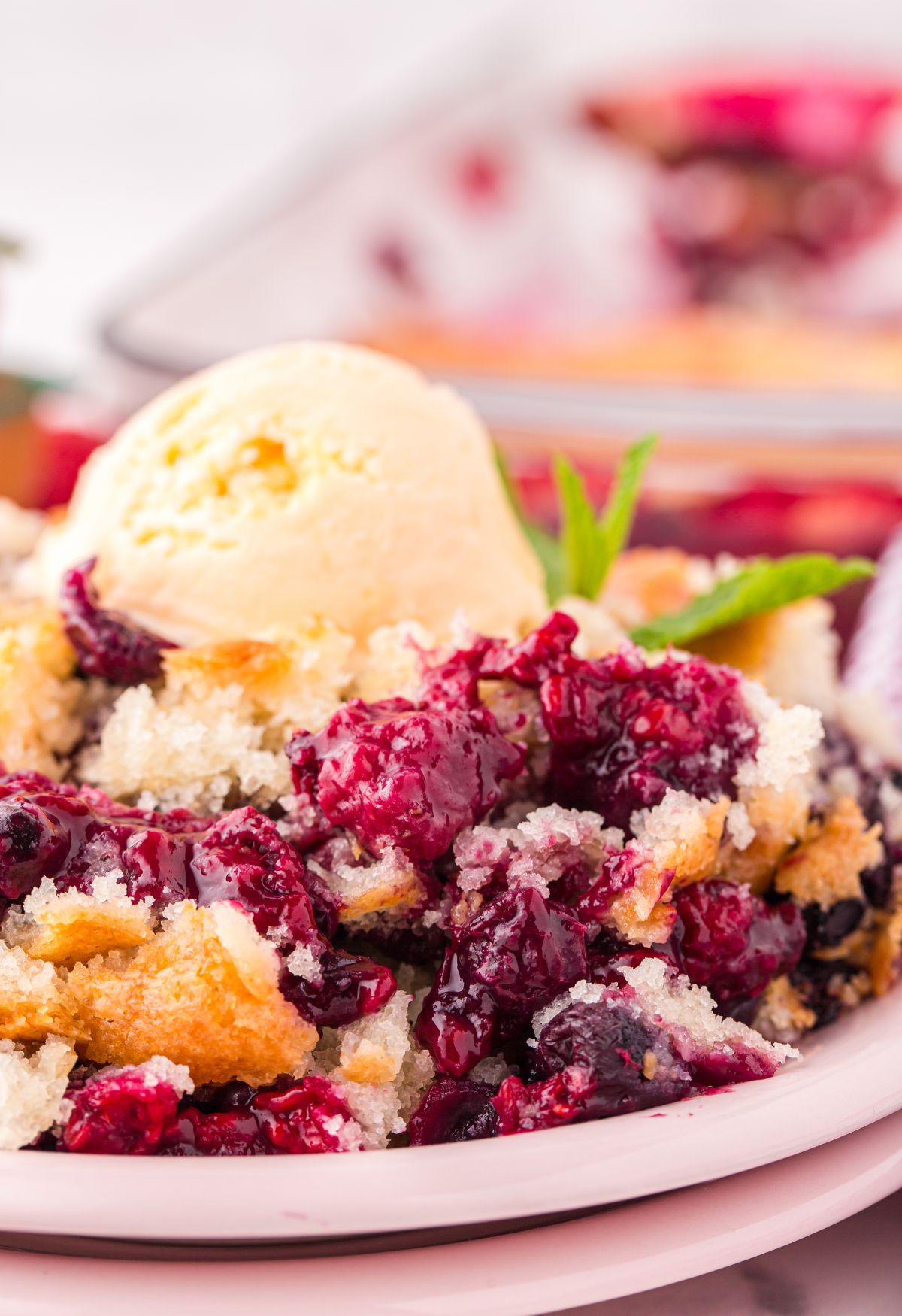 Easy Berry Cobbler Recipe (With A Cake Mix, Frozen Berries) - Happy ...