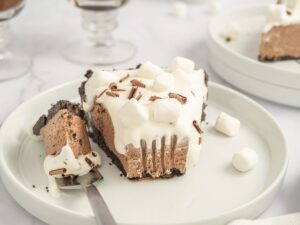 No Bake Hot Chocolate Pie - Happy Family Recipes